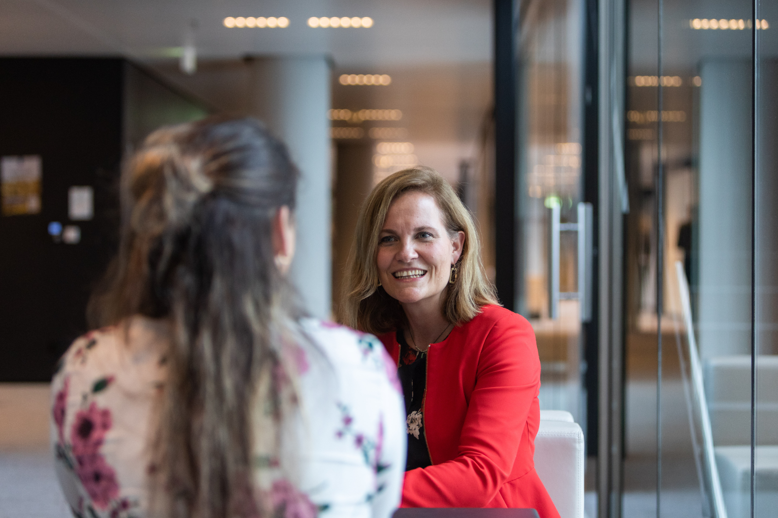 Solliciteren bij Buitenlandse Zaken? Zo werkt het | Rijksoverheid ...